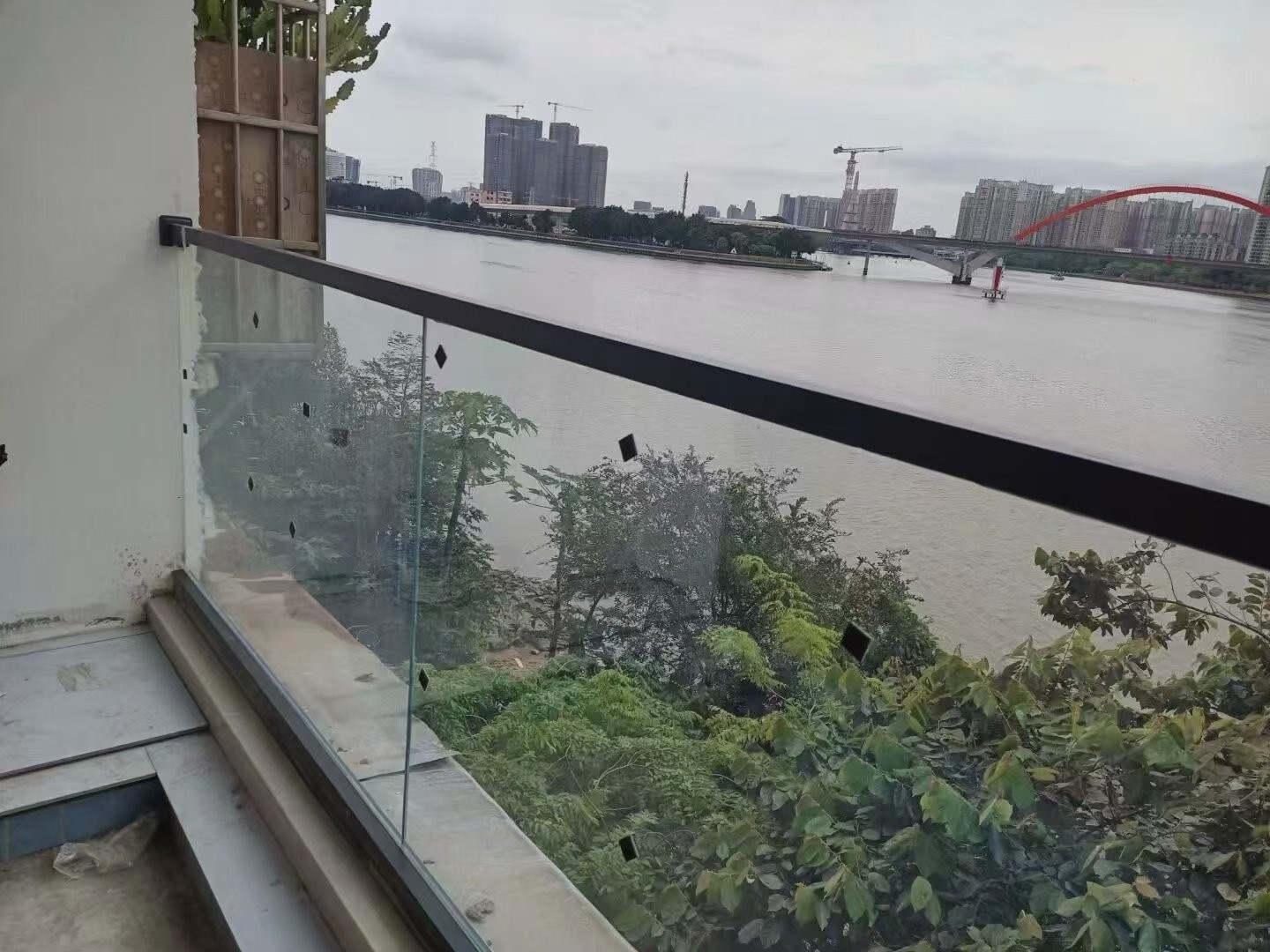Frameless Aluminum U Channel Glass Railing Rectangular U Channel Balustrade
